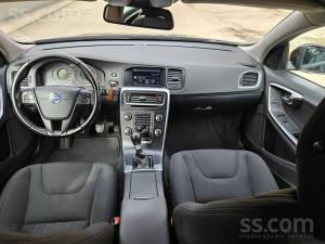 Black Volvo V60 2012 in Jekabpils, with an engine capacity of 2.00 L and mileage of 269 thousand km for 6290 €, photo 21 on AUTOMOTO.COM.LV