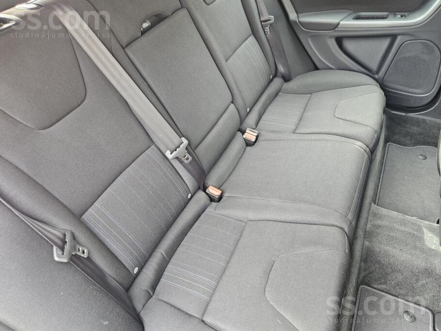 Black Volvo V60 2012 in Jekabpils, with an engine capacity of 2.00 L and mileage of 269 thousand km for 6290 €, photo 22 on AUTOMOTO.COM.LV