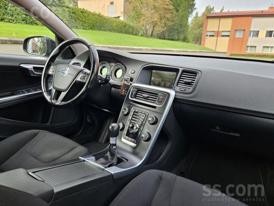 Black Volvo V60 2012 in Jekabpils, with an engine capacity of 2.00 L and mileage of 269 thousand km for 6290 €, photo 23 on AUTOMOTO.COM.LV
