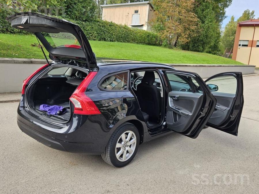 Black Volvo V60 2012 in Jekabpils, with an engine capacity of 2.00 L and mileage of 269 thousand km for 6290 €, photo 24 on AUTOMOTO.COM.LV