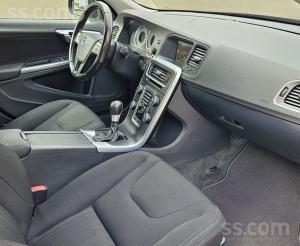 Black Volvo V60 2012 in Jekabpils, with an engine capacity of 2.00 L and mileage of 269 thousand km for 6290 €, photo 25 on AUTOMOTO.COM.LV