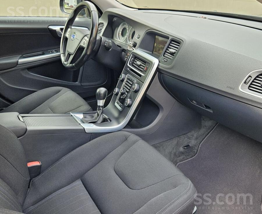 Black Volvo V60 2012 in Jekabpils, with an engine capacity of 2.00 L and mileage of 269 thousand km for 6290 €, photo 25 on AUTOMOTO.COM.LV