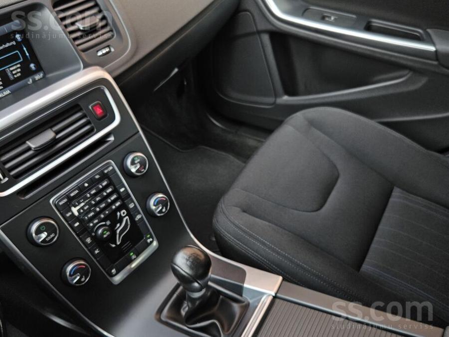 Black Volvo V60 2012 in Jekabpils, with an engine capacity of 2.00 L and mileage of 269 thousand km for 6290 €, photo 27 on AUTOMOTO.COM.LV
