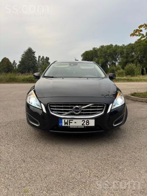 Black Volvo V60 2012 in Preili, with an engine capacity of 2.40 L and mileage of 307 thousand km for 6550 €, photo  on AUTOMOTO.COM.LV
