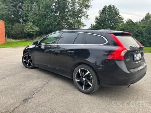 Black Volvo V60 2012 in Preili, with an engine capacity of 2.40 L and mileage of 307 thousand km for 6550 €, photo 4 on AUTOMOTO.COM.LV