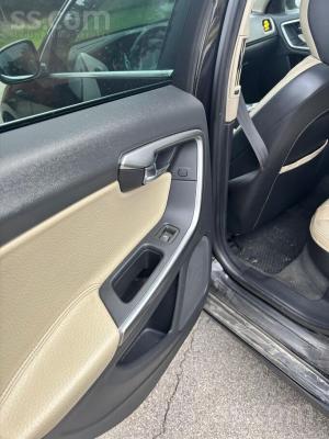 Black Volvo V60 2012 in Preili, with an engine capacity of 2.40 L and mileage of 307 thousand km for 6550 €, photo 10 on AUTOMOTO.COM.LV
