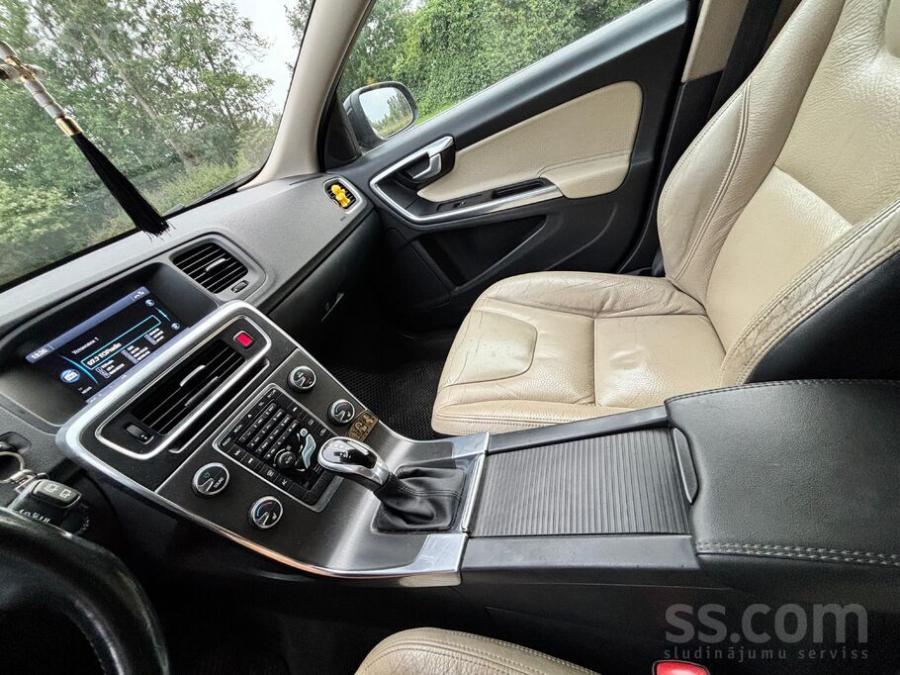 Black Volvo V60 2012 in Preili, with an engine capacity of 2.40 L and mileage of 307 thousand km for 6550 €, photo 17 on AUTOMOTO.COM.LV