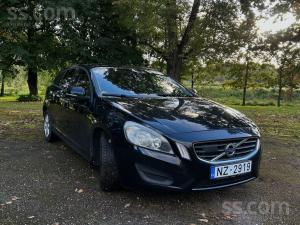 Melns Volvo V60 2012 Jelgava, ar dzinēja tilpumu 2.00 L un nobraukumu 388 tūkst. km par 4700 €, foto  vietnē AUTOMOTO.COM.LV