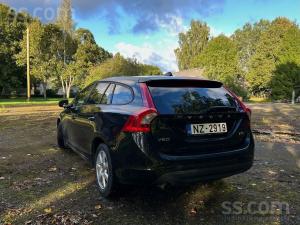 Melns Volvo V60 2012 Jelgava, ar dzinēja tilpumu 2.00 L un nobraukumu 388 tūkst. km par 4700 €, foto 3 vietnē AUTOMOTO.COM.LV