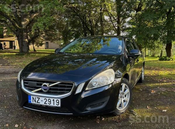 Melns Volvo V60 2012 Jelgava, ar dzinēja tilpumu 2.00 L un nobraukumu 388 tūkst. km par 4700 €, foto 4 vietnē AUTOMOTO.COM.LV