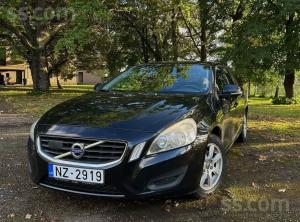 Melns Volvo V60 2012 Jelgava, ar dzinēja tilpumu 2.00 L un nobraukumu 388 tūkst. km par 4700 €, foto 4 vietnē AUTOMOTO.COM.LV