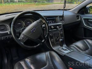 Melns Volvo V60 2012 Jelgava, ar dzinēja tilpumu 2.00 L un nobraukumu 388 tūkst. km par 4700 €, foto 6 vietnē AUTOMOTO.COM.LV