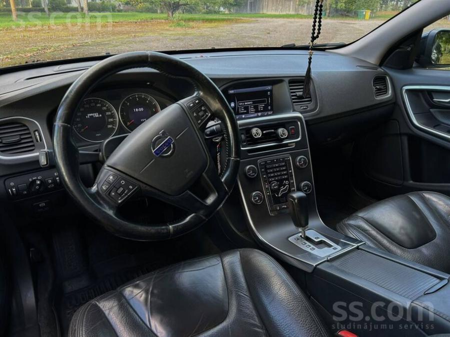 Melns Volvo V60 2012 Jelgava, ar dzinēja tilpumu 2.00 L un nobraukumu 388 tūkst. km par 4700 €, foto 6 vietnē AUTOMOTO.COM.LV