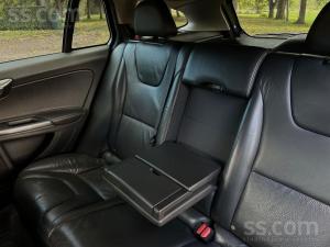 Melns Volvo V60 2012 Jelgava, ar dzinēja tilpumu 2.00 L un nobraukumu 388 tūkst. km par 4700 €, foto 8 vietnē AUTOMOTO.COM.LV