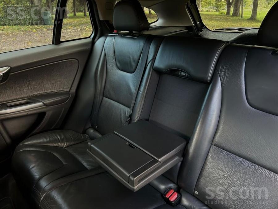 Melns Volvo V60 2012 Jelgava, ar dzinēja tilpumu 2.00 L un nobraukumu 388 tūkst. km par 4700 €, foto 8 vietnē AUTOMOTO.COM.LV