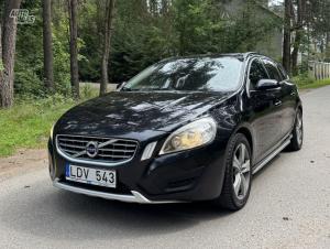 Black Volvo V60 2012 in Vilnius, with an engine capacity of 2.00 L and mileage of 396 thousand km for 3250 €, photo  on AUTOMOTO.COM.LV