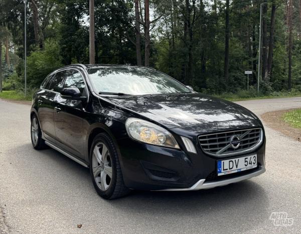 Melns Volvo V60 2012 Viļņa, ar dzinēja tilpumu 2.00 L un nobraukumu 396 tūkst. km par 3250 €, foto 3 vietnē AUTOMOTO.COM.LV