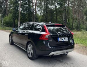 Black Volvo V60 2012 in Vilnius, with an engine capacity of 2.00 L and mileage of 396 thousand km for 3250 €, photo 5 on AUTOMOTO.COM.LV