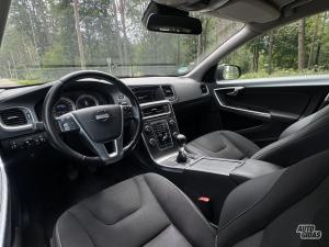 Black Volvo V60 2012 in Vilnius, with an engine capacity of 2.00 L and mileage of 396 thousand km for 3250 €, photo 6 on AUTOMOTO.COM.LV