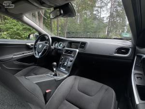 Black Volvo V60 2012 in Vilnius, with an engine capacity of 2.00 L and mileage of 396 thousand km for 3250 €, photo 7 on AUTOMOTO.COM.LV