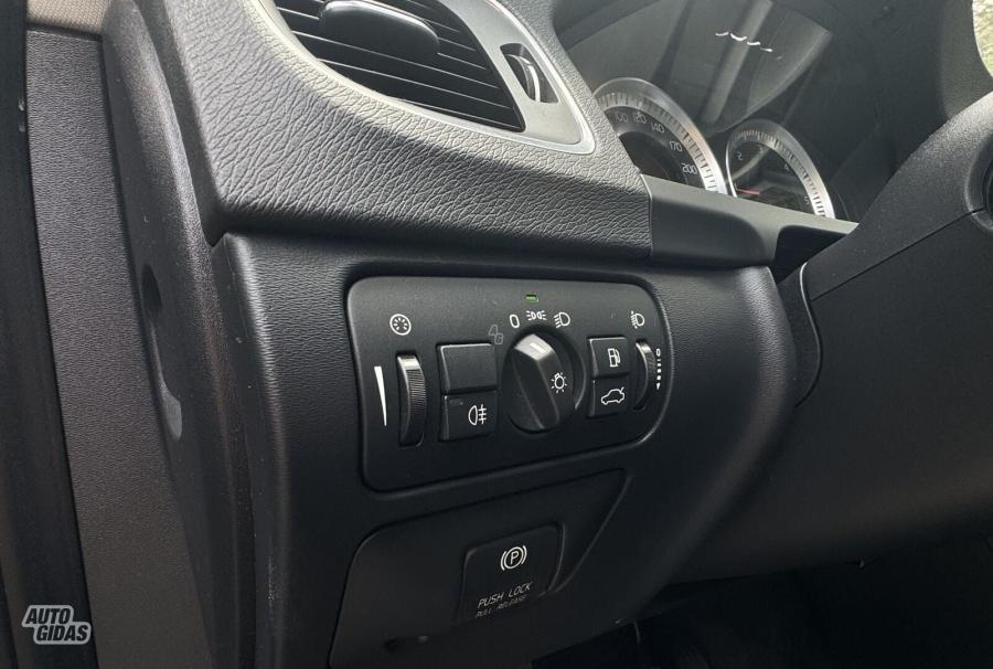 Black Volvo V60 2012 in Vilnius, with an engine capacity of 2.00 L and mileage of 396 thousand km for 3250 €, photo 10 on AUTOMOTO.COM.LV