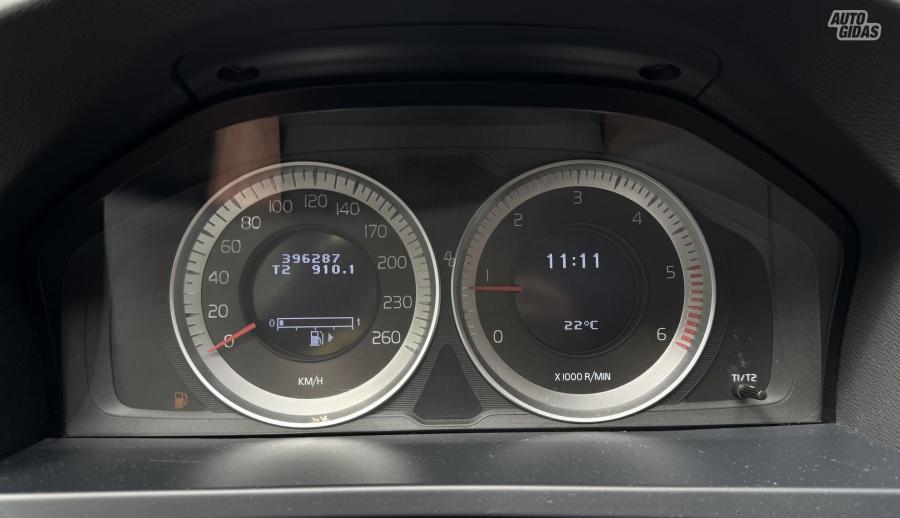 Black Volvo V60 2012 in Vilnius, with an engine capacity of 2.00 L and mileage of 396 thousand km for 3250 €, photo 11 on AUTOMOTO.COM.LV