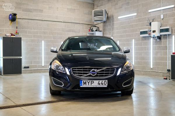 Volvo V60 2012 Jonava vietnÄ Melns Volvo V60 2012 Jonava, ar dzinÄja tilpumu 2.00 L un nobraukumu 335 tÅ«kst. km par 4850 ā¬, foto 3 vietnÄ AUTOMOTO.COM.LV