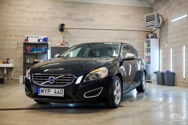 Volvo V60 2012 Jonava vietnÄ Melns Volvo V60 2012 Jonava, ar dzinÄja tilpumu 2.00 L un nobraukumu 335 tÅ«kst. km par 4850 ā¬, foto 4 vietnÄ AUTOMOTO.COM.LV