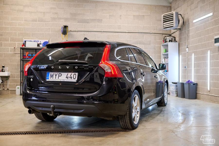 Melns Volvo V60 2012 Jonava, ar dzinēja tilpumu 2.00 L un nobraukumu 335 tūkst. km par 4850 €, foto 5 vietnē AUTOMOTO.COM.LV
