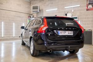 Melns Volvo V60 2012 Jonava, ar dzinēja tilpumu 2.00 L un nobraukumu 335 tūkst. km par 4850 €, foto 6 vietnē AUTOMOTO.COM.LV