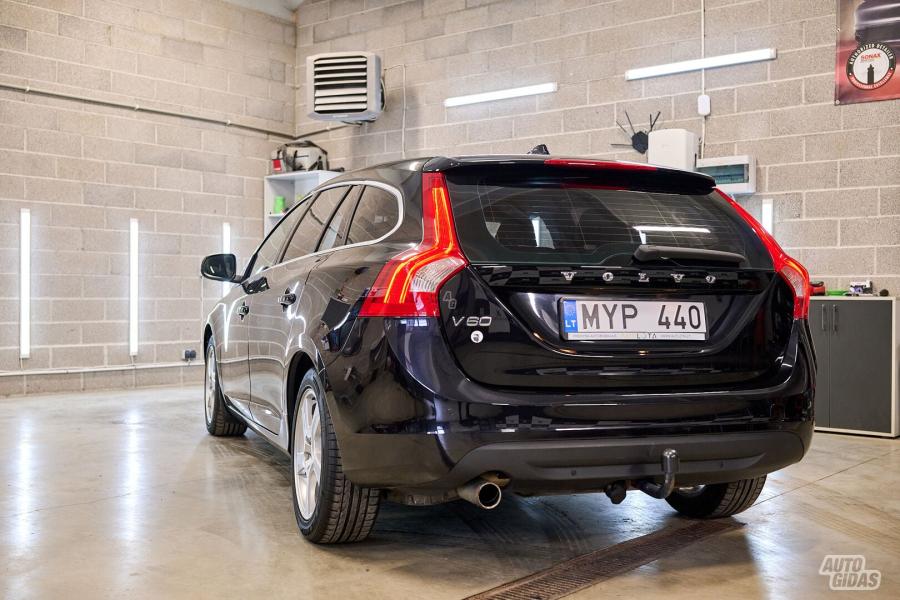 Melns Volvo V60 2012 Jonava, ar dzinēja tilpumu 2.00 L un nobraukumu 335 tūkst. km par 4850 €, foto 6 vietnē AUTOMOTO.COM.LV