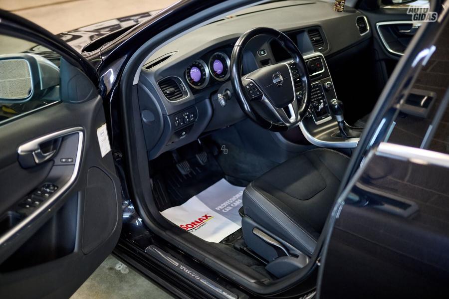 Melns Volvo V60 2012 Jonava, ar dzinēja tilpumu 2.00 L un nobraukumu 335 tūkst. km par 4850 €, foto 7 vietnē AUTOMOTO.COM.LV