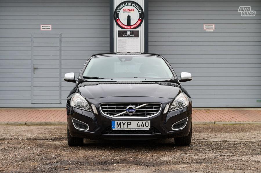 Melns Volvo V60 2012 Jonava, ar dzinēja tilpumu 2.00 L un nobraukumu 335 tūkst. km par 4850 €, foto 13 vietnē AUTOMOTO.COM.LV
