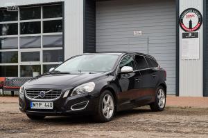 Melns Volvo V60 2012 Jonava, ar dzinēja tilpumu 2.00 L un nobraukumu 335 tūkst. km par 4850 €, foto 14 vietnē AUTOMOTO.COM.LV