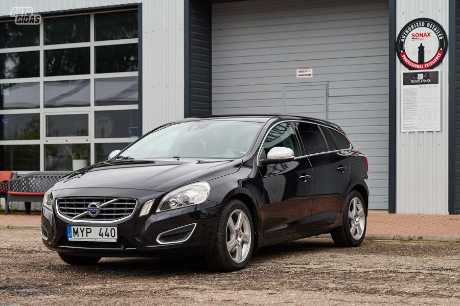 Melns Volvo V60 2012 Jonava, ar dzinēja tilpumu 2.00 L un nobraukumu 335 tūkst. km par 4850 €, foto 14 vietnē AUTOMOTO.COM.LV