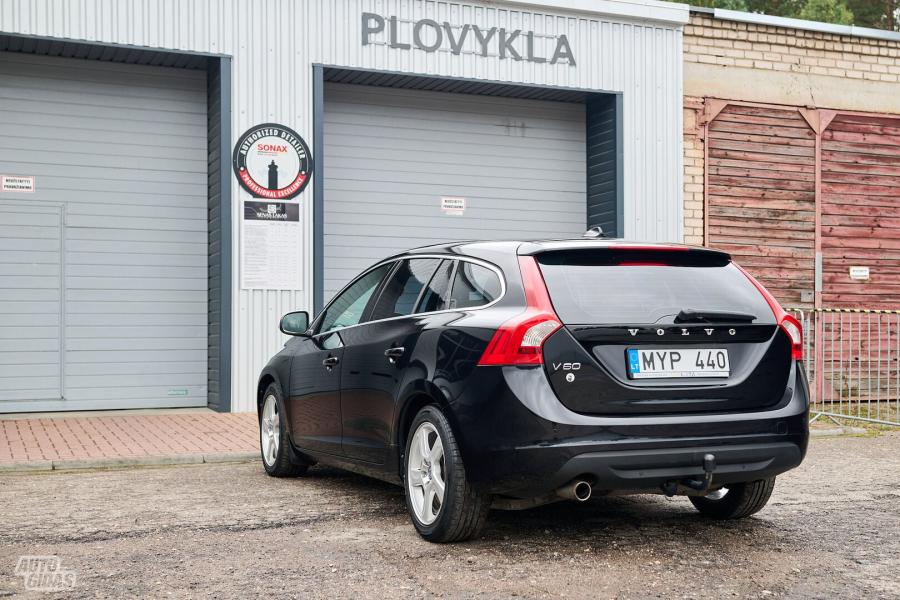 Melns Volvo V60 2012 Jonava, ar dzinēja tilpumu 2.00 L un nobraukumu 335 tūkst. km par 4850 €, foto 15 vietnē AUTOMOTO.COM.LV