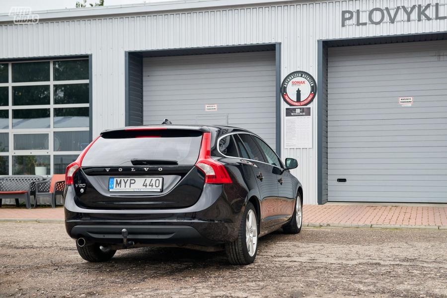 Melns Volvo V60 2012 Jonava, ar dzinēja tilpumu 2.00 L un nobraukumu 335 tūkst. km par 4850 €, foto 16 vietnē AUTOMOTO.COM.LV