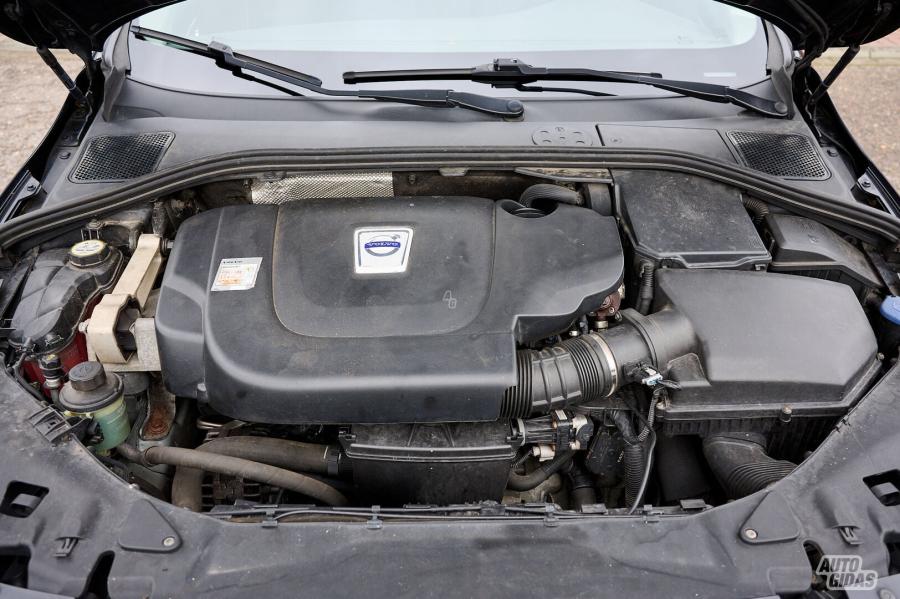 Melns Volvo V60 2012 Jonava, ar dzinēja tilpumu 2.00 L un nobraukumu 335 tūkst. km par 4850 €, foto 18 vietnē AUTOMOTO.COM.LV