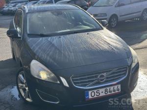 Volvo V60 2012 Rīga vietnē Melns Volvo V60 2012 Rīga, ar dzinēja tilpumu 2.40 L un nobraukumu 238 tūkst. km par 6950 €, foto 1 vietnē AUTOMOTO.COM.LV