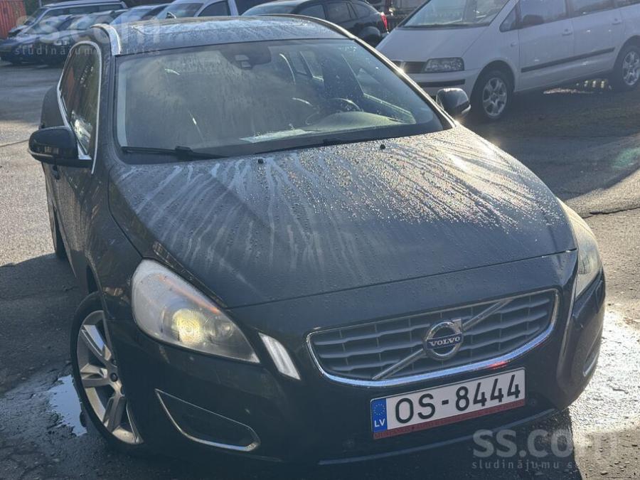 Черный Вольво B60 2012 в Рига, объемом двигателя 2.40 л и пробегом 238 тыс. км за 6950 €, фото 1 на AUTOMOTO.COM.LV
