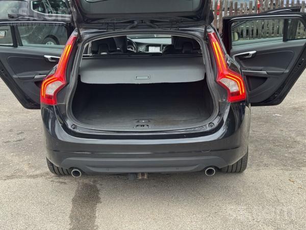 Volvo V60 2012 Rīga vietnē Melns Volvo V60 2012 Rīga, ar dzinēja tilpumu 2.40 L un nobraukumu 238 tūkst. km par 6950 €, foto 6 vietnē AUTOMOTO.COM.LV