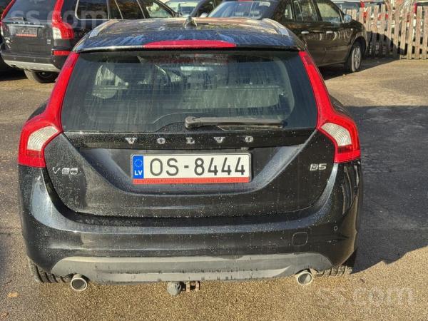 Volvo V60 2012 Rīga vietnē Melns Volvo V60 2012 Rīga, ar dzinēja tilpumu 2.40 L un nobraukumu 238 tūkst. km par 6950 €, foto 11 vietnē AUTOMOTO.COM.LV