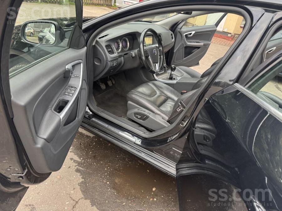 Черный Вольво B60 2012 в Рига, объемом двигателя 2.40 л и пробегом 238 тыс. км за 6950 €, фото 16 на AUTOMOTO.COM.LV