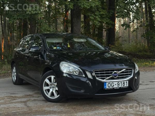 Volvo V60 2012 in Riga on AUTOMOTO.COM.LV Black Volvo V60 2012 in Riga, with an engine capacity of 2.00 L and mileage of 0 thousand km for 3700 €, photo 3 on AUTOMOTO.COM.LV
