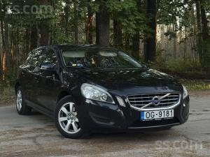 Black Volvo V60 2012 in Riga, with an engine capacity of 2.00 L and mileage of 0 thousand km for 3700 €, photo 3 on AUTOMOTO.COM.LV
