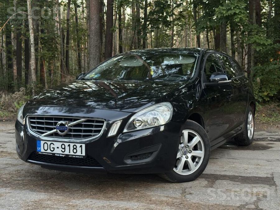 Black Volvo V60 2012 in Riga, with an engine capacity of 2.00 L and mileage of 0 thousand km for 3700 €, photo 5 on AUTOMOTO.COM.LV