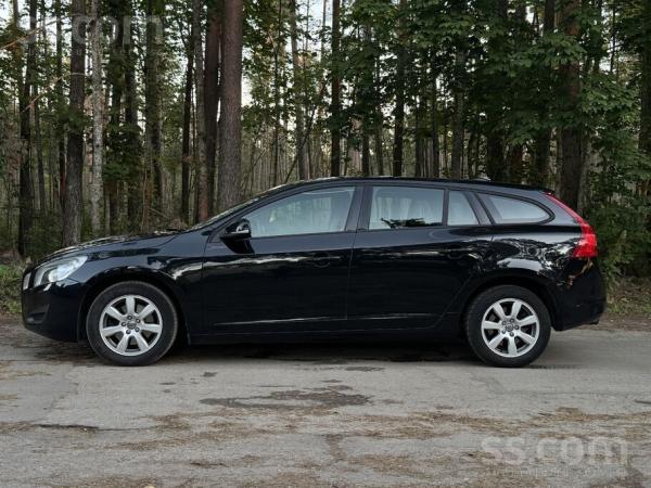 Volvo V60 2012 in Riga on AUTOMOTO.COM.LV Black Volvo V60 2012 in Riga, with an engine capacity of 2.00 L and mileage of 0 thousand km for 3700 €, photo 6 on AUTOMOTO.COM.LV
