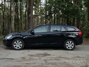 Black Volvo V60 2012 in Riga, with an engine capacity of 2.00 L and mileage of 0 thousand km for 3700 €, photo 6 on AUTOMOTO.COM.LV