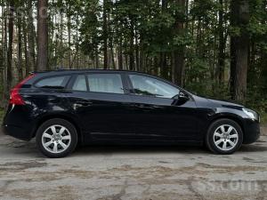 Black Volvo V60 2012 in Riga, with an engine capacity of 2.00 L and mileage of 0 thousand km for 3700 €, photo 7 on AUTOMOTO.COM.LV