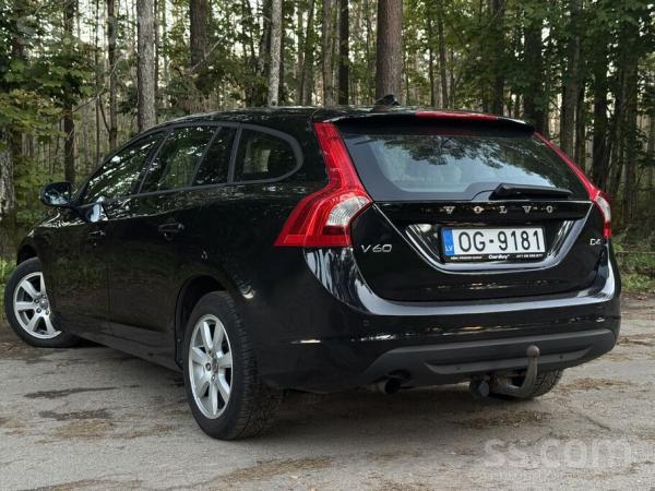 Volvo V60 2012 in Riga on AUTOMOTO.COM.LV Black Volvo V60 2012 in Riga, with an engine capacity of 2.00 L and mileage of 0 thousand km for 3700 €, photo 8 on AUTOMOTO.COM.LV